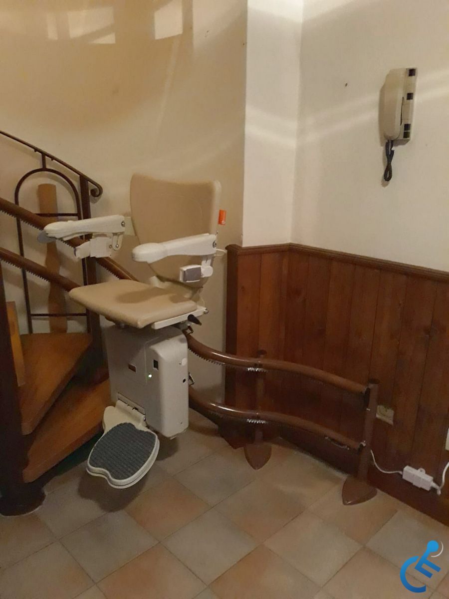 ESEMPI DI INSTALLAZIONE: Montascale a poltrona... su scala a chiocciola!