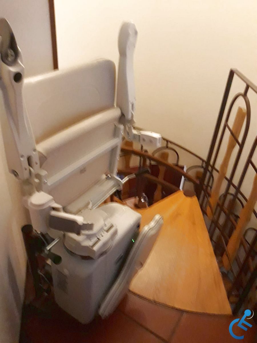 ESEMPI DI INSTALLAZIONE: Montascale a poltrona... su scala a chiocciola!